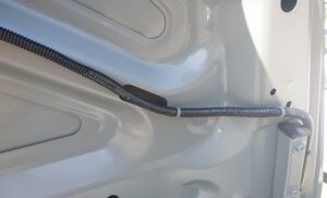 R34 4ドアセダン トランク交換 純正リアスポイラーリアウイング 取り付け スカイライン ER34 ENR34 HR34 | R34 ...