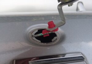 R34 4ドアセダン トランク交換 純正リアスポイラーリアウイング 取り付け スカイライン ER34 ENR34 HR34 | R34 ...