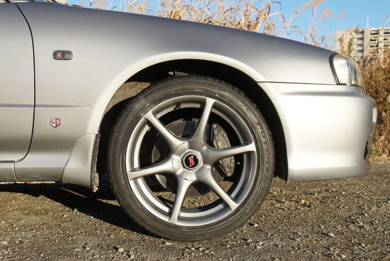 ER34 4ドア に BNR34 (R34 GT-R) 純正ホイールを履かせてみた （HR34 ENR34 セダン） | R34-SKYLINE.COM